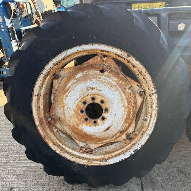 Set of Original Ford Wheels and Tyres – Kent Tractors