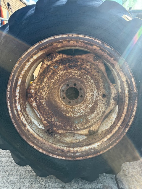 Set of Original Ford Wheels and Tyres – Kent Tractors