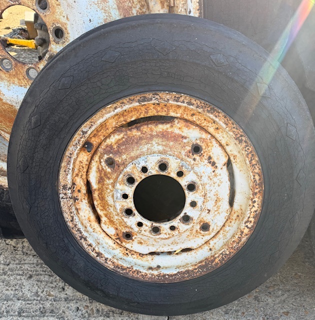 Set of Original Ford Wheels and Tyres – Kent Tractors