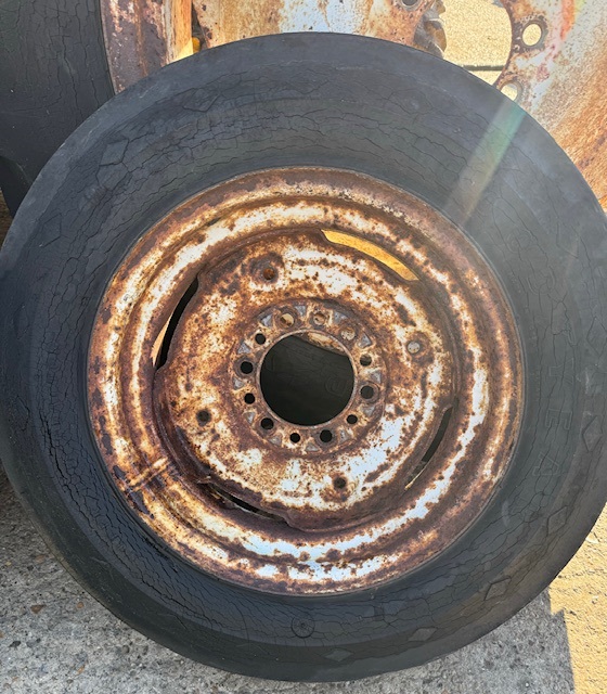 Set of Original Ford Wheels and Tyres – Kent Tractors