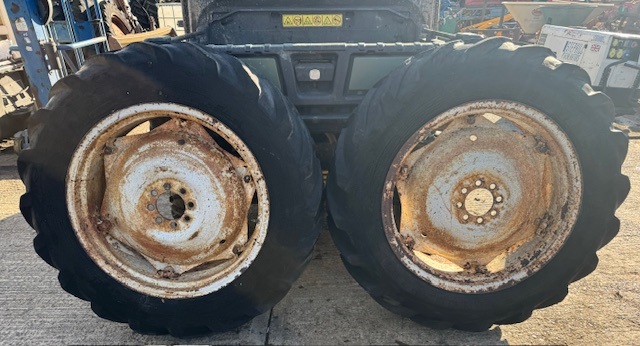 Set of Original Ford Wheels and Tyres – Kent Tractors