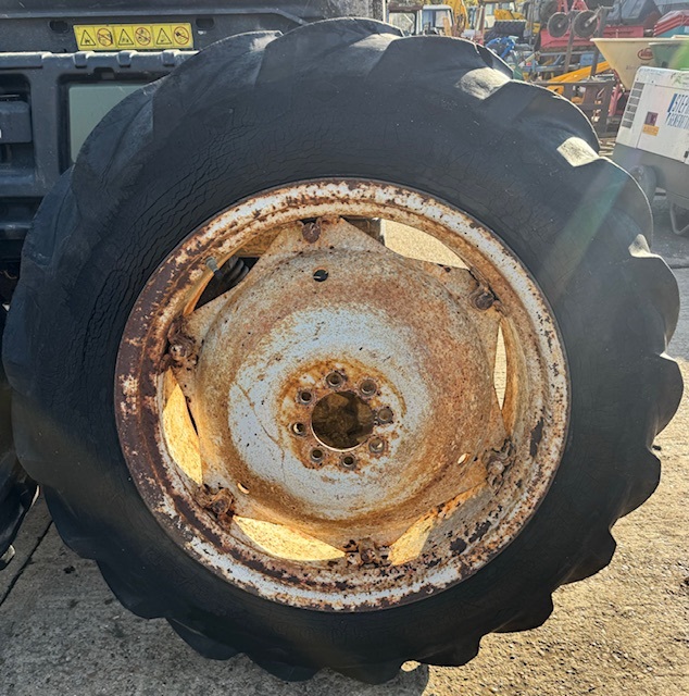 Set of Original Ford Wheels and Tyres – Kent Tractors